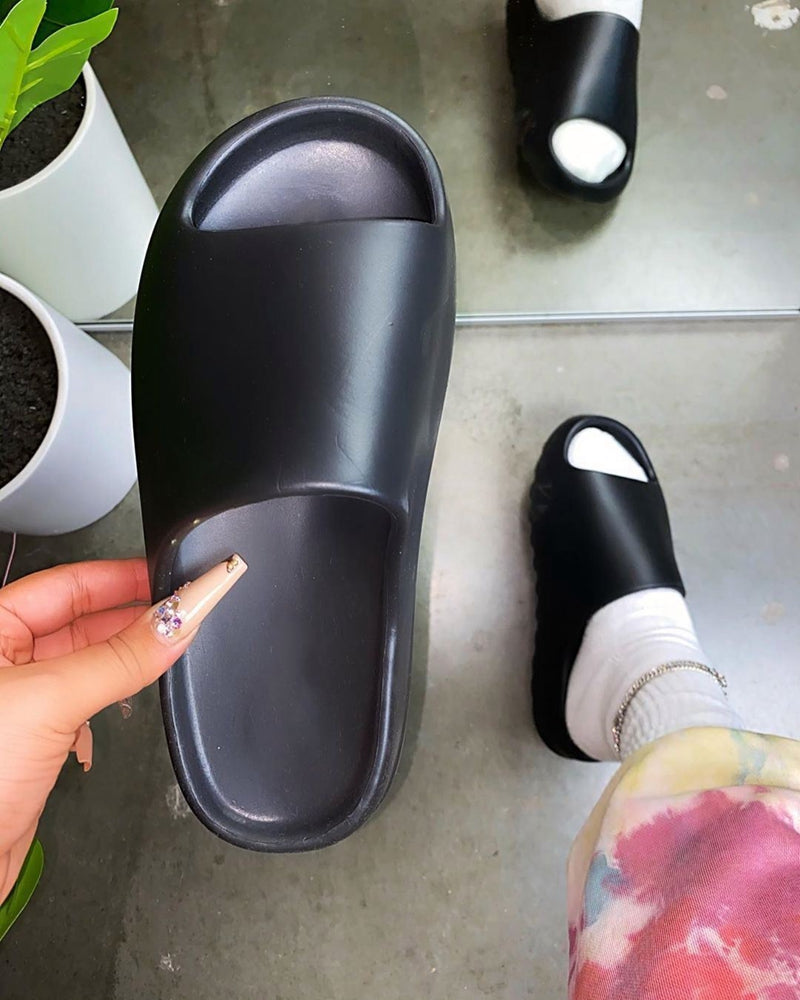 Eazy Slides – Full Circle Clothing 2020